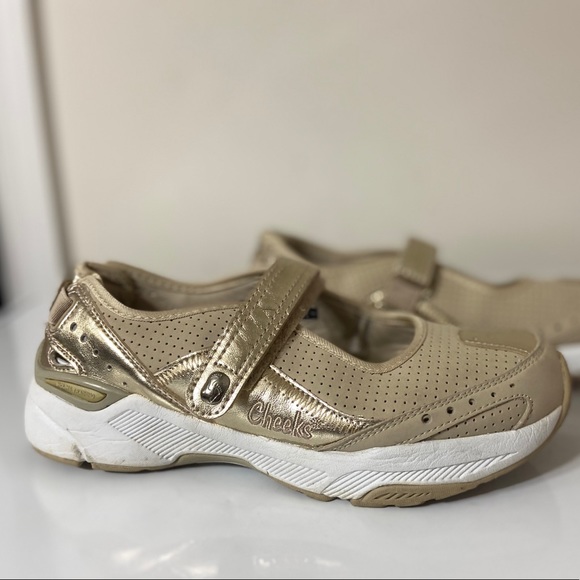cheeks fit body | Shoes | Cheeks Body Incline Gold Sneakers Velcro Fit ...